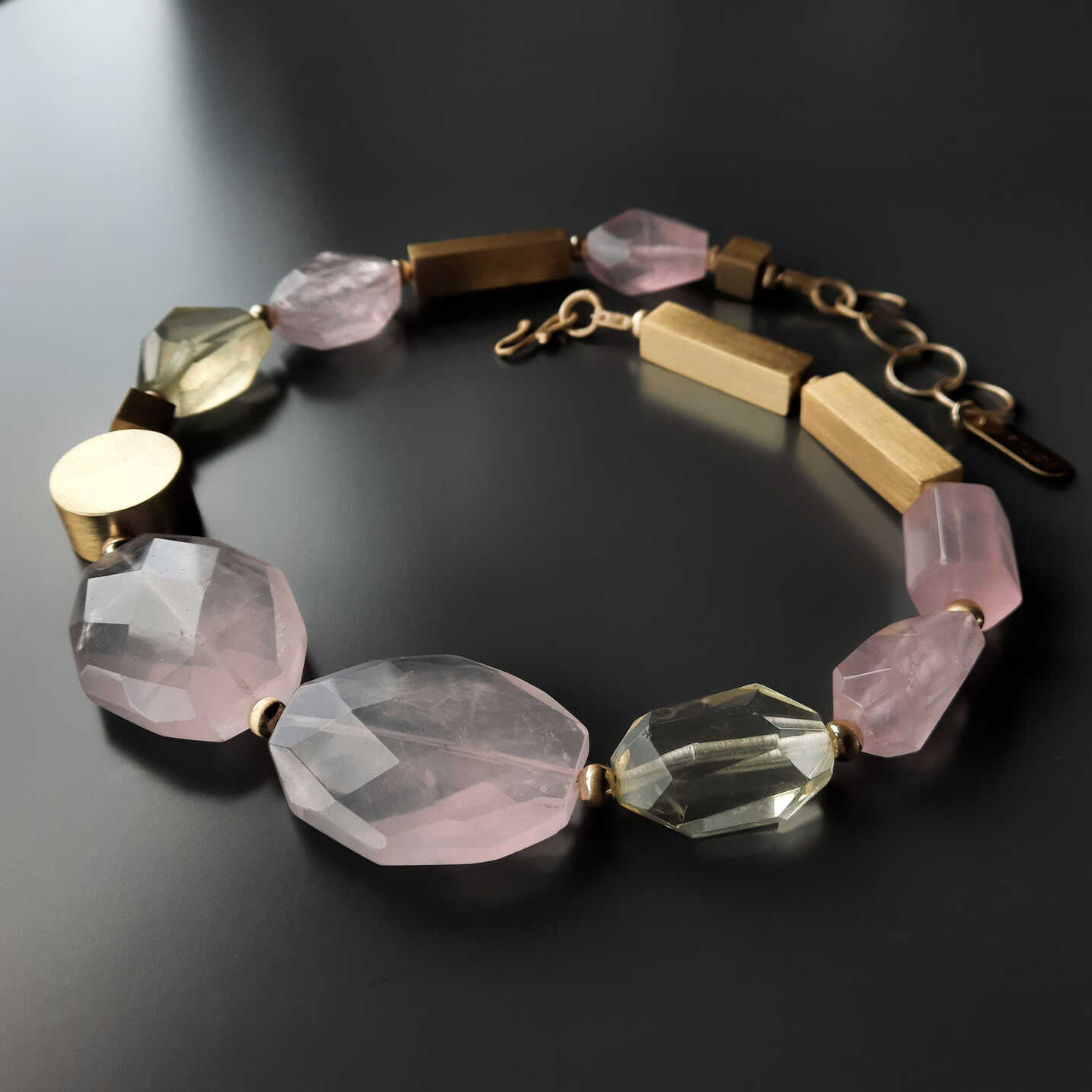 Różowy kwarc - właściwości "kamienia miłości" - Krauza Design