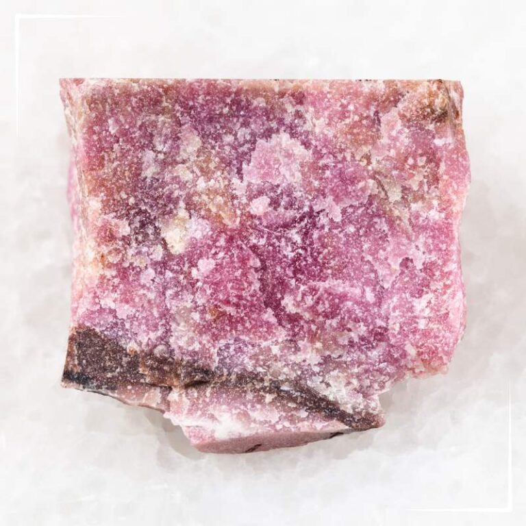 Rodonit - odkryj właściwości różowego kamienia - Krauza Design