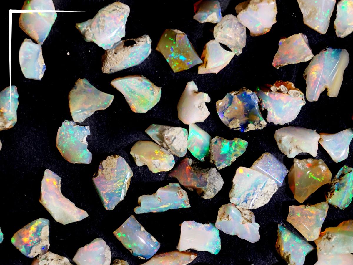 Opal - urzeka grą kolorów. Poznaj jego właściwości i symbolikę ...